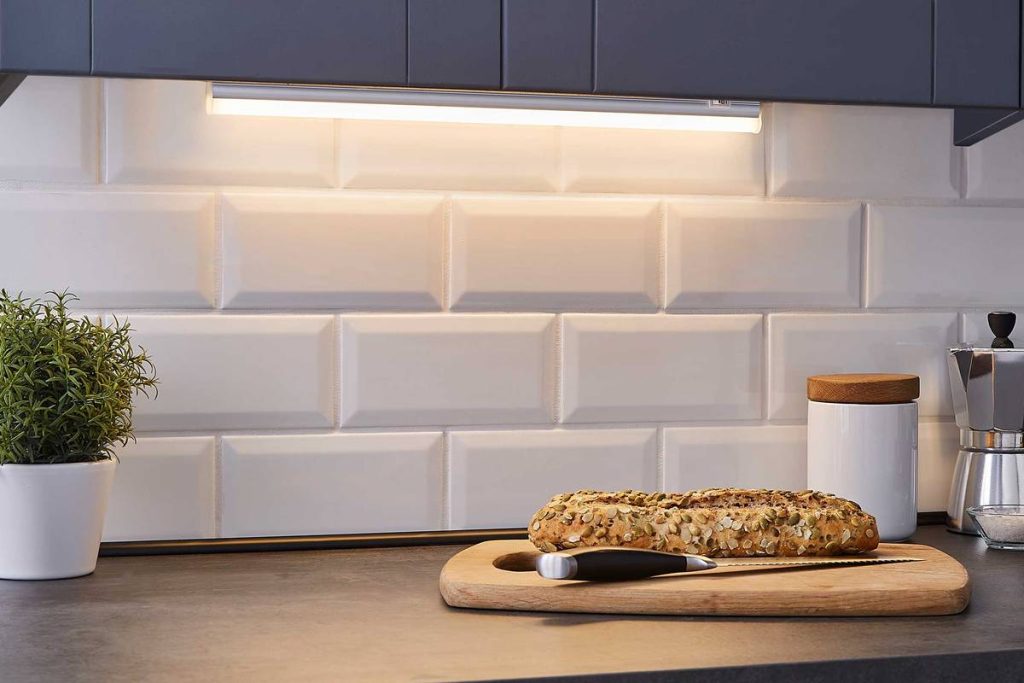 Learning About the Basics of Under Cabinet Lighting - DonsBulbs ...